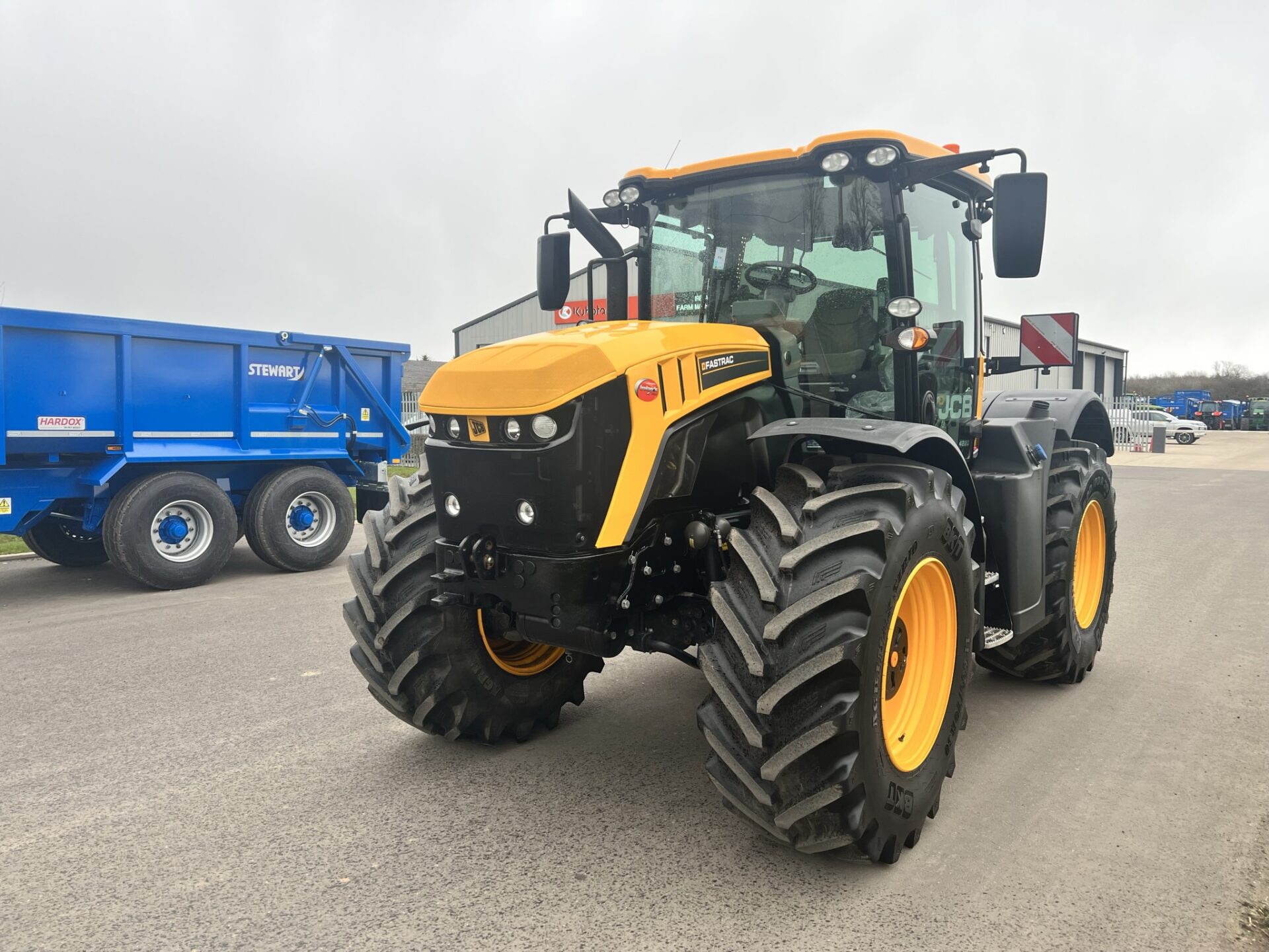 JCB FASTRAC 4220 TRACTOR FOR HIRE Online Shop | Irelands Group